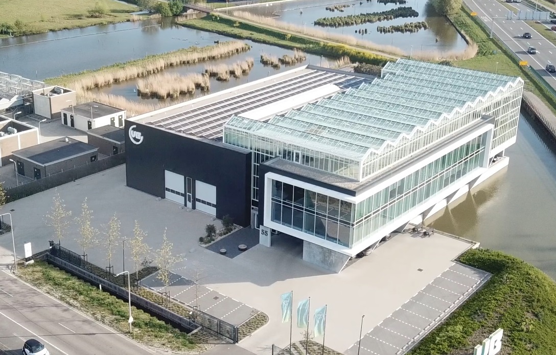 Smiemans Projecten builds new atrium for sustainable office building of VB